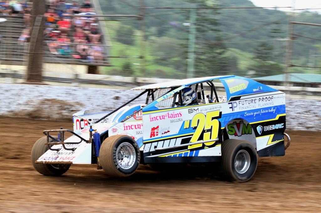 V8 DIRT MODIFIEDS KICK OFF LISMORE SEASON - Speedway Illustrated News