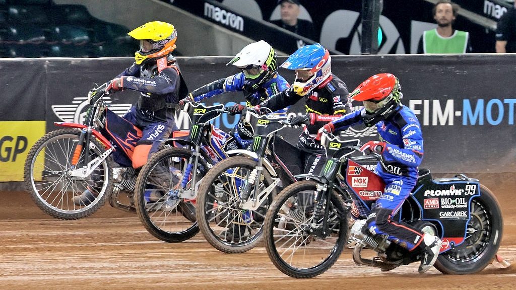 TRACKING TOWARD CARDIFF - Speedway Illustrated News