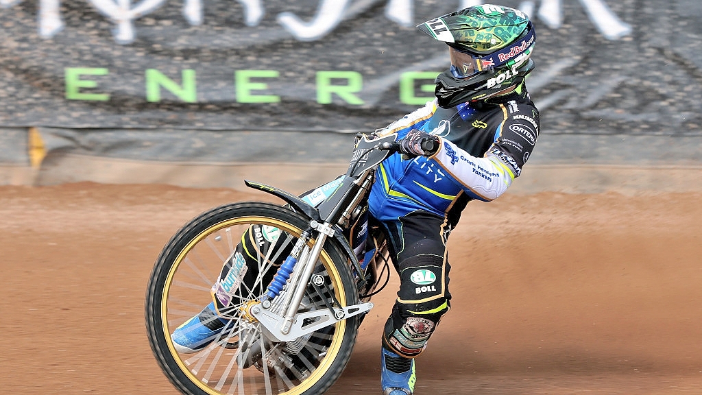 AUSSIE STAR DOYLE CRASHES AT VOJENS - Speedway Illustrated News
