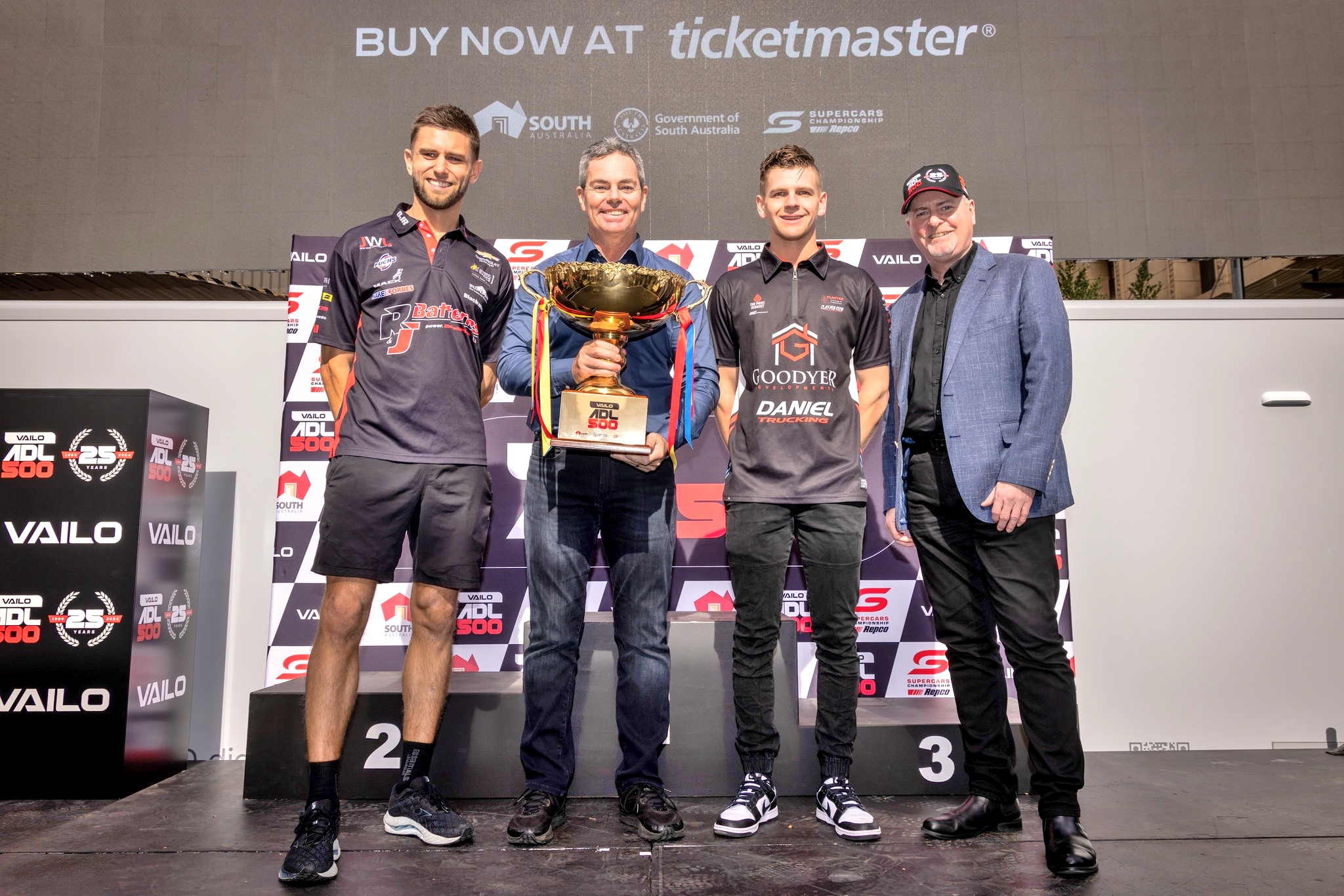 "SPRINTCARS IN THE CITY"-ADELAIDE 500 - Speedway Illustrated News